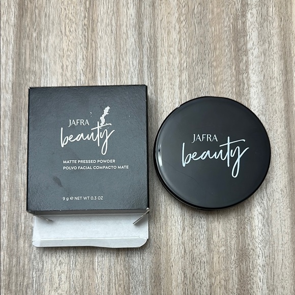 JAFRA | Makeup | Nwt Jafra Beauty Matte Pressed Powder In Cream Lg2 ...